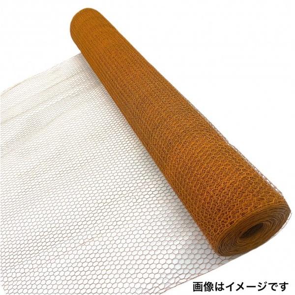 亀甲金網は、一般に、線を三つねじりにねじり合わせて六角形の網目を形成したものです。  ビニール被覆線、亜鉛めっき鉄線、ステンレスがございます。  工事の際に取り扱いが用意なことや、線の一部が破断しても全体に裂け広がることが少ない事から、家畜...