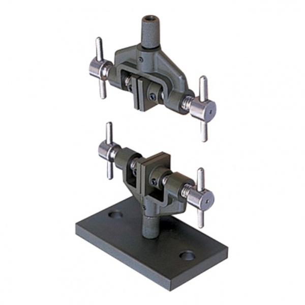 【特長】  ●薄いものから厚いものまで掴むことの出来る引張試験用の最も一般的なチャックです。   ●左右のフェーズで試験片を挟みます。  【仕様】  ●最大荷重（N）:500  ●フェース巾（mm）:20  ●開き（mm）:10〜30  ●...