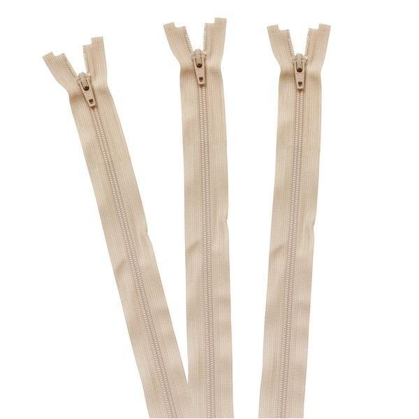 サイズ:長さ56cm 素材:テープ部分:ポリエステルチェーン部分/樹脂 入数:同色3本入り 生産国:日本 柔らかくて使いやすいファスナーで、すっきりしたデザインの洋服にオススメです。 日本紐釦、ビスロンオープンファスナー、56cm、3本入り...