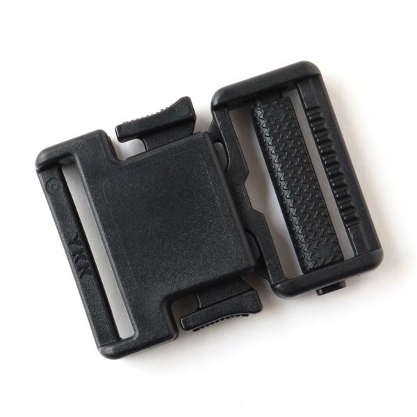 本体サイズ:外径W3.7×H5×D1cm内径W3.1cm 素材:プラスチック 入数:1個入 生産国:日本 ■サイズ/外径W3.7×H5×D1cm内径W3.1cm ■素材/プラスチック バッグなどのベルトや持ち手を取り外したいときに使用するバ...