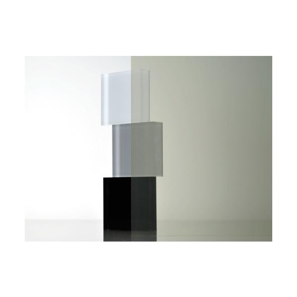 ■特徴 薄いグリーンの硝子色に合わせた色調で、太陽の眩しさを抑える日射調整フィルムです。 有害な紫外線を99％以上カットするため、室内の置物等の褪色低減に効果的です。 JIS A 5759の定める飛散防止性能(A法・B法)に準拠し、ガラスの...