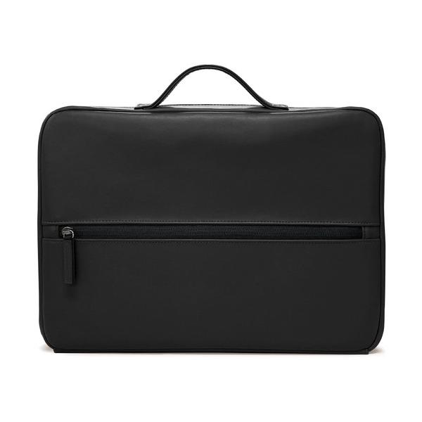 ■特徴 自立する別持ちPCバッグです。 大きく開く開口部で出し入れも簡単です。 上質素材を使用した型崩れしにくい作りです。 A4書類対応のインナーポケット付きです。 アクセサリーを収納できるフロントポケットは、外側に膨らまない設計でスマート...