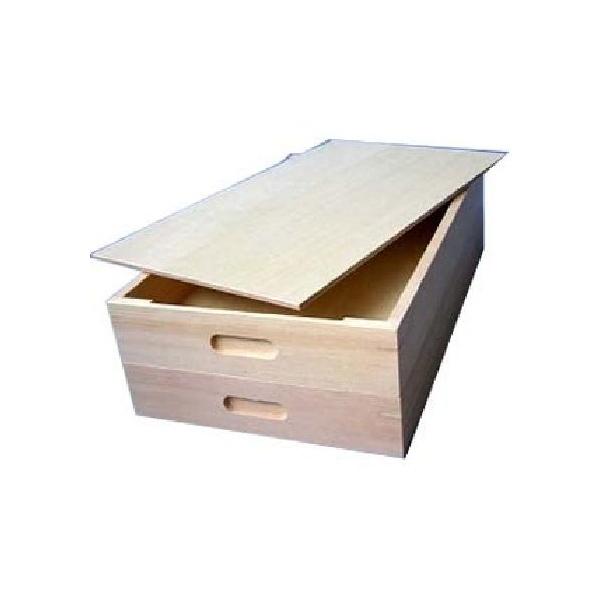 総桐仕上げの純和風、高級感あふれるデザイン。もちの保管以外にも多岐にわたってお使いいただけます。1個ごとの外寸サイズ:幅33cm×奥行60cm×高さ7.5cm。1個ごとの内寸サイズ:30.5cm×57.5cm×深さ6.5cm。