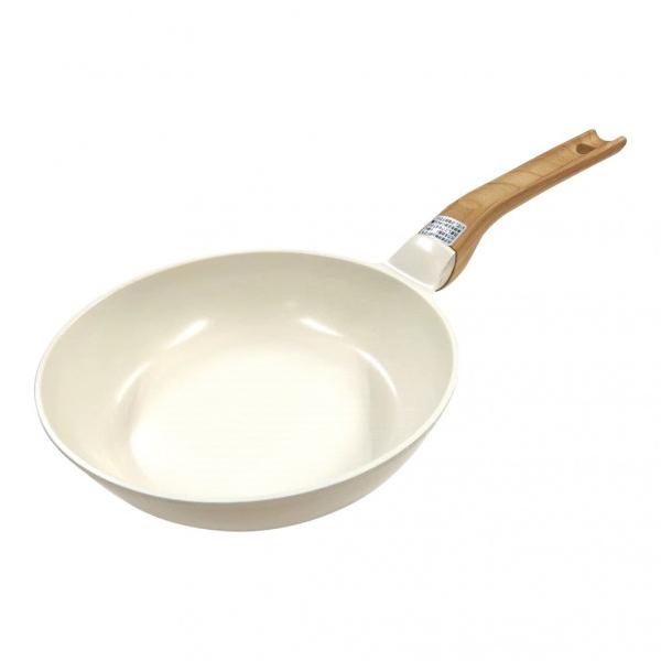 ●商品のポイント   ●ホワイトカラーのボディにウッド調のハンドル。   ●キッチンをおしゃれに演出します  ● お料理が映える内外面ホワイトカラー   ●内外面セラミック加工で環境にやさしく安心してご使用いただけます  ● KFcc社第7...