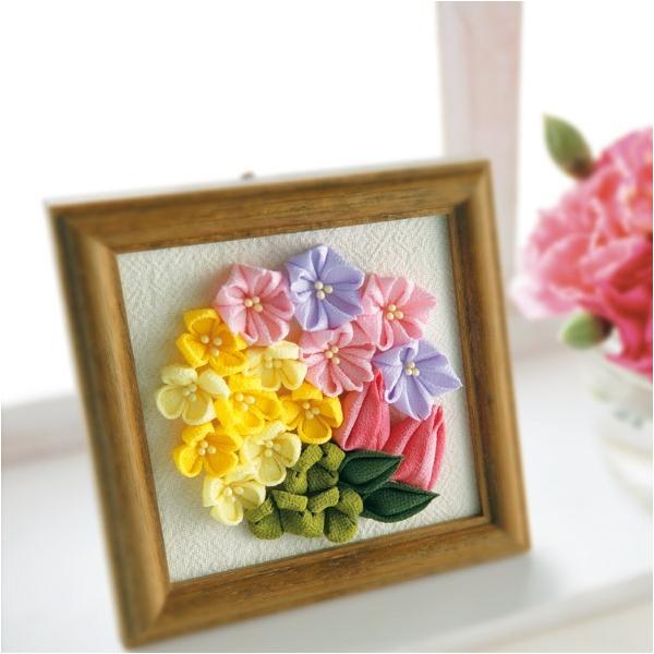 今までにない。  つまみ細工をフレーム仕立てにしました。  春夏秋冬のお花でお部屋を素敵に演出しませんか？ つまみ細工、初級用、フラワーブーケ、木製フレーム、ボンドだけでできる、針、糸は不要  【重量】 10g 【入数】 1組 OLYTZ14