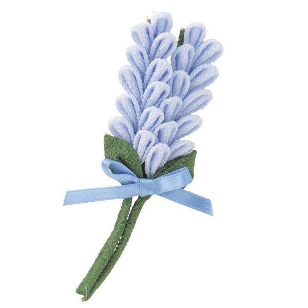 ちりめんカット布各種、キルト綿、ブローチピン、パールビーズ、ペップ等、作り方説明書 木工用ボンド、ハサミ、定規、つまようじ、布専用ペン、目打ち、厚紙 ボンドだけで完成できるかんたんキット。  針と糸は使わないので幅広い年代層にお楽しみいただ...