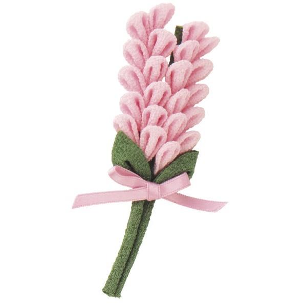 ちりめんカット布各種、キルト綿、ブローチピン、パールビーズ、ペップ等、作り方説明書 木工用ボンド、ハサミ、定規、つまようじ、布専用ペン、目打ち、厚紙 ボンドだけで完成できるかんたんキット。  針と糸は使わないので幅広い年代層にお楽しみいただ...