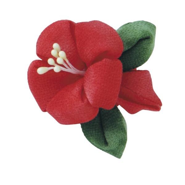 ちりめんカット布各種、キルト綿、ブローチピン、パールビーズ、ペップ等、作り方説明書 木工用ボンド、ハサミ、定規、つまようじ、布専用ペン、目打ち、厚紙 ボンドだけで完成できるかんたんキット。  針と糸は使わないので幅広い年代層にお楽しみいただ...