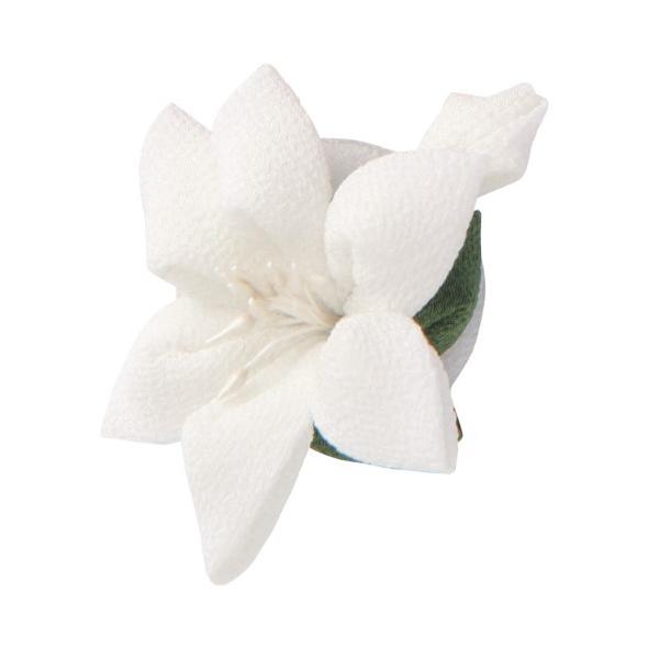 ちりめんカット布各種、キルト綿、ブローチピン、パールビーズ、ペップ等、作り方説明書 木工用ボンド、ハサミ、定規、つまようじ、布専用ペン、目打ち、厚紙 ボンドだけで完成できるかんたんキット。  針と糸は使わないので幅広い年代層にお楽しみいただ...