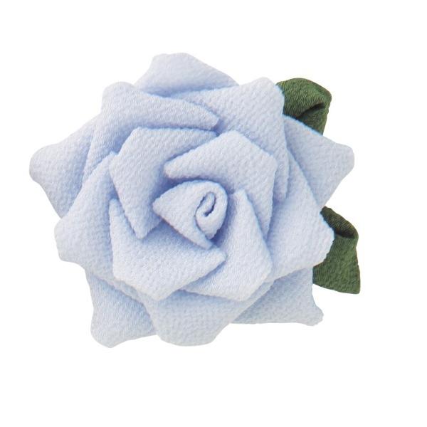 ちりめんカット布各種、キルト綿、ブローチピン、パールビーズ、ペップ等、作り方説明書 木工用ボンド、ハサミ、定規、つまようじ、布専用ペン、目打ち、厚紙 ボンドだけで完成できるかんたんキット。  針と糸は使わないので幅広い年代層にお楽しみいただ...