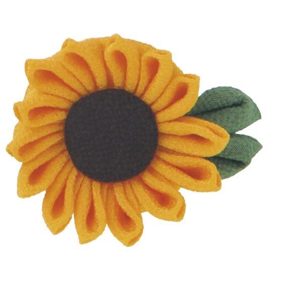 ちりめんカット布各種、キルト綿、ブローチピン、パールビーズ、ペップ等、作り方説明書 木工用ボンド、ハサミ、定規、つまようじ、布専用ペン、目打ち、厚紙 ボンドだけで完成できるかんたんキット。  針と糸は使わないので幅広い年代層にお楽しみいただ...