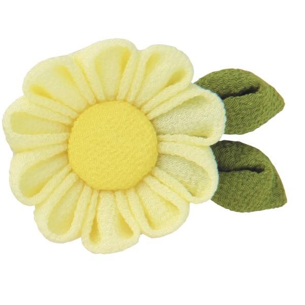 ちりめんカット布各種、キルト綿、ブローチピン、パールビーズ、ペップ等、作り方説明書 木工用ボンド、ハサミ、定規、つまようじ、布専用ペン、目打ち、厚紙 ボンドだけで完成できるかんたんキット。  針と糸は使わないので幅広い年代層にお楽しみいただ...