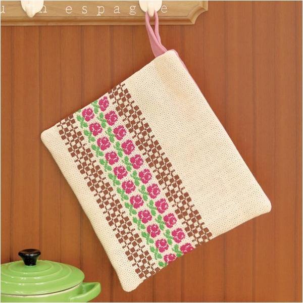 セット内容:布（オリムパスNo.1100布コングレス）、こぎん糸、キルト綿、裏布、針、図案付説明書 用意するもの:縫い糸、縫い針、はさみ、アイロン 出来上がりサイズ:約縦18cm×横18cm 所要時間目安:10時間 難易度:初〜中級者向き ...