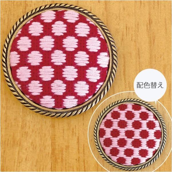 対象性別:男女共用 北欧テイストあふれる鮮やかな色彩のこぎんキットを種類豊富に揃えました。  ・初級者向・出来上がりサイズ:外径約5.6cm 作品部分約4.7cm・キット内容:こぎん糸、No.1100布、ブローチ、こぎん針、図案付説明書 手...