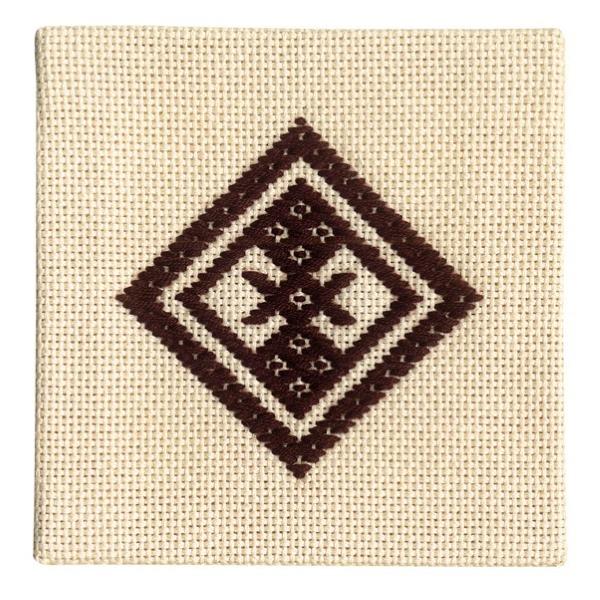 本体サイズ:出来上がり寸法:約縦10cm×横13cm 対象性別:男女共用 生産国:日本 はじめての方でもかんたんに「こぎん刺し」が楽しめるスターターキットです。  (b)(セット内容)(/b)こぎん糸、布、こぎん針 ししゅう 刺しゅう 刺繍...