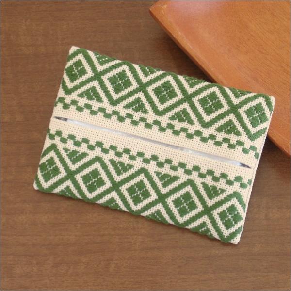 セット内容:布（オリムパスNo.1100布コングレス）、こぎん糸、針、図案付説明書 用意するもの:縫い糸、縫い針、はさみ、アイロン 出来上がりサイズ:約縦9cm×横13cm 所要時間目安:5〜6時間 難易度:初〜中級者向き 津軽地方の人が厳...