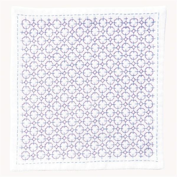 防臭カ゛ーセ゛(綿100%/スリット糸ミューファン使用）、25番刺しゅう糸（綿103％）、刺し子針、作り方説明書 縫い糸、縫い針、はさみ、アイロン 3重カ゛ーセ゛の贅沢仕様、抗菌・防臭機能付です。 刺し子刺し子クロスクロスハンカチキット花フ...