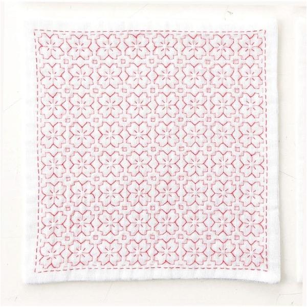 防臭カ゛ーセ゛(綿100%/スリット糸ミューファン使用）、25番刺しゅう糸（綿102％）、刺し子針、作り方説明書 縫い糸、縫い針、はさみ、アイロン 3重カ゛ーセ゛の贅沢仕様、抗菌・防臭機能付です。 刺し子刺し子クロスクロスハンカチキット桜チ...