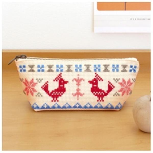 対象性別:男女共用 おしゃれでかわいい北欧テイストのクロスステッチししゅうキットです。  (b)「セット内容」(/b)25番ししゅう糸、半仕立て済みファスナー付きポーチ (No.8300布インディアンクロス) ベージュ (1) 、クロス針、...