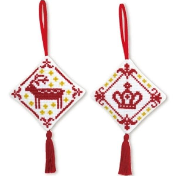 対象性別:男女共用 おしゃれでかわいい北欧テイストのクロスステッチししゅうキットです。   クリスマスのオーナメントとしても飾れます。  (b)「セット内容」(/b)25番ししゅう糸、No.8300布 (インディアンクロス) オフホワイト ...