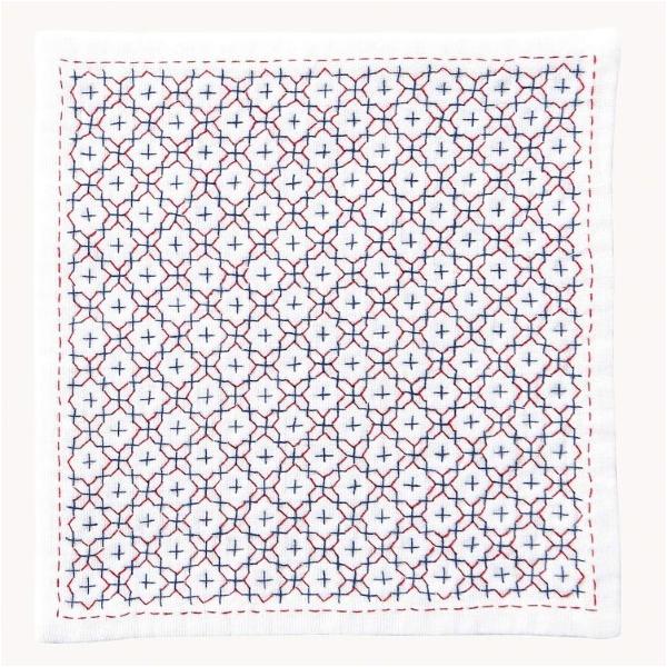 防臭カ゛ーセ゛(綿100%/スリット糸ミューファン使用）、25番刺しゅう糸（綿101％）、刺し子針、作り方説明書 縫い糸、縫い針、はさみ、アイロン 3重カ゛ーセ゛の贅沢仕様、抗菌・防臭機能付です。 刺し子刺し子クロスクロスハンカチキット十字...