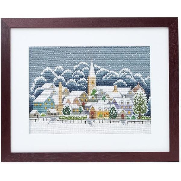 セット内容:25番刺繍糸、刺繍布(オリムパスNo.3800布アイーダ)、クロス針、説明書 用意するもの:はさみ、糸、テープ、アイロン、額W-27使用マット紙付(別売)額W-37も使えます 出来上がりサイズ:額外径約縦38.7cm×横47.7...