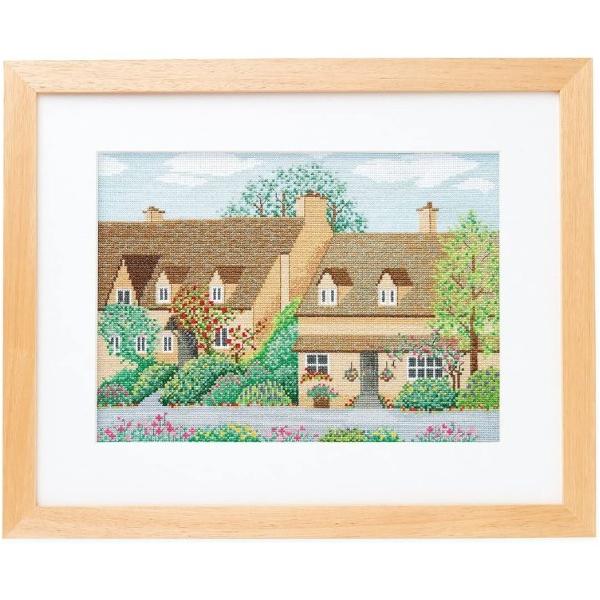 セット内容:25番刺繍糸、刺繍布(オリムパスNo.3800布アイーダ)、クロス針、説明書 用意するもの:はさみ、糸、テープ、アイロン、額W-27使用マット紙付(別売)額W-37も使えます 出来上がりサイズ:額外径約縦38.7cm×横47.7...