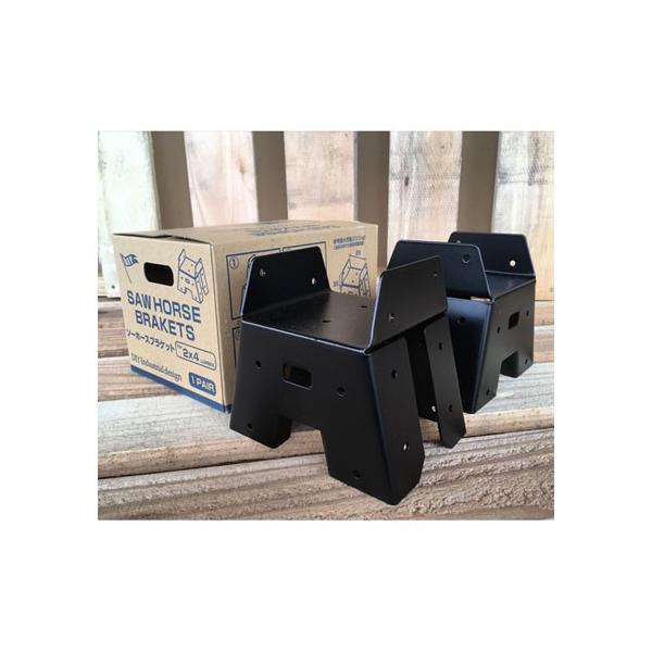 ソーホースブラケットは、DIY_IDのオリジナル金具です。 2x4材を用意して、組んでビスどめするだけで簡単に作業台が完成します。 折り畳み式の金具が多いですが、あえて、その機能を省き頑丈さにこだわりました。 黒亜鉛メッキでマテリアル感のあ...