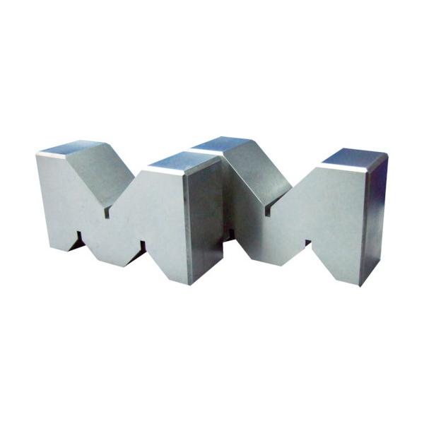 ●V溝は90°に仕上されており円筒の簡易検査、丸棒のケガキなどに使用します。●2個1組、一体加工となっております。●丸棒のケガキ、嵩上げ用ブロックなどに。●精密測定には適しません。●幅(mm):50●奥行(mm):22●高さ(mm):32●...