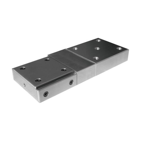 ■特徴 摺動部に耐荷重性、耐摩耗性に優れたオイレス＃2000を採用しています。 プレス機から金型を取り外さずクリアランス調整が可能です。 カジリによる金型修正頻度を激減できます。 取付座面と摺動部の位置精度が合わない場合でもウェアプレートの...