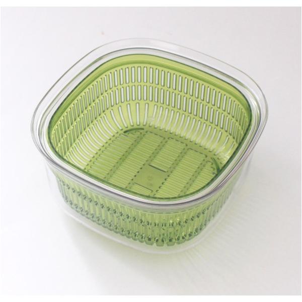 ●野菜を洗う。 水を切る。 保存する。 がこれ一つで ●野菜や果物を洗って水を切りそのまま保存できる、ざるのついた容器です。 ●中身が「見える」ことで、家庭内食品ロスを防ぎます。 ●ざるには脚がついているので、保存中に水分が野菜について傷む...
