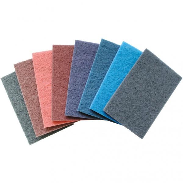 ■特徴 ユニロン不織布繊維の中に研磨剤を含浸させた手に馴染みやすい研磨材です。  ソフトなアタリで目詰まりの少ない研磨材です。  中央部にミシン目が入っているので手軽にカットできます。  ■用途 粒度が豊富にあり、粗削りから仕上げに。  キ...