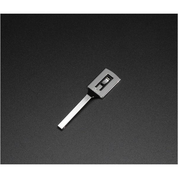 直尺にクリップを装着することで、落下や紛失を防止。  クリップの位置調整ができ、ポケットサイズに関係なく、取り付けることが可能。   ●日本産業規格(JIS)に定められる金属製直尺に取付けられる寸法に製作しております。  (直尺寸法:幅15...