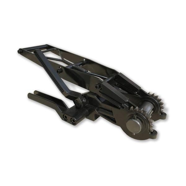 ■特徴 柔軟性に優れ仮締めが容易です。 ■用途 重梱包用。 ■材質 鉄    【カラー】 シルバー 【重量】 4KG 【入数】 1台 【原産国】 中国製 R50XXL