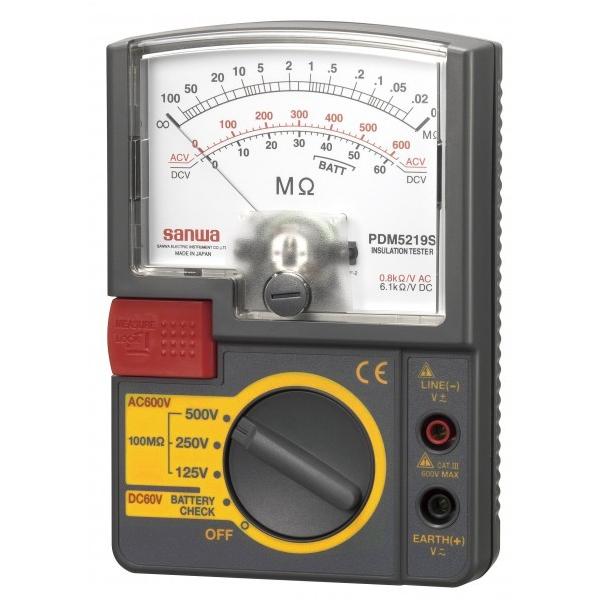 ■特徴 シンプルで読みやすい目盛を搭載した3レンジ切替式絶縁抵抗計です。 単発・連続測定が可能な絶縁抵抗測定スイッチ付です。 直流電圧測定レンジ（DC60V）を搭載しています。 ディスチャージ（放電）機能付です。 内蔵電池容量が測定できるイ...
