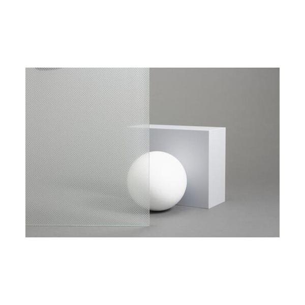 ■特徴 幾何学的な柄で、空間をシャープに演出することのできるガラス用の装飾デザインフィルムです。 デザインのみならず、有害な紫外線を99％以上ブロックすることができるので、日焼け対策が可能です。 また、万が一の災害時にガラスの飛散を防ぐ飛散...