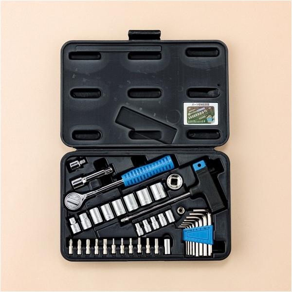 自動車・バイク・自転車のメンテナンスに最適 39PCSの厳選工具をセットアップ、備えて安心 6.3mm&amp;9.5mm差込角ソケット、各パ一ツ完全熱処理済 ソケットはフランクドライブ方式でポルト・ナットを傷めすトルクアップ 持ち運びに便...