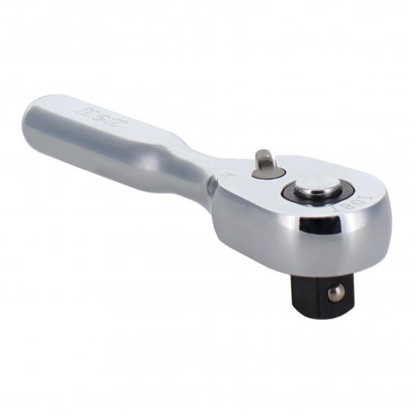 ●狭いスペースでの作業に最適。 ●送り角3.3度・ギア数108枚と細かいので、狭い個所での作業も可能。 ●スリム・コンパクトヘッド仕様。 ●プッシュリリース式。 ●手の中に収まるコンパクトボディ。 ●本体サイズ(約):縦245×横26×奥行...