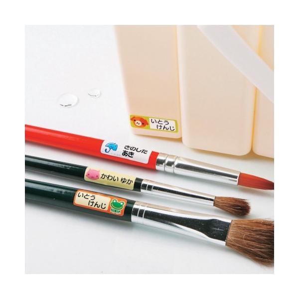 ■特徴 超耐水タイプのホワイトフィルムシールです。 歯ブラシや図画工作のバケツ、かさなど水に濡れる場所で使うものにオススメです。 フィルムベースなので耐久性もばっちりです。 小さくて使いやすいサイズの横長お名前シールです。 耐久性に優れてい...