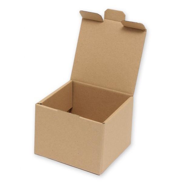 丈夫な素材を使用した素朴な風合いの箱です。 ぐいのみ・小鉢などの小さな商品に最適で、底辺は正方形です。 サック式10枚入り   【サイズ】 100×100×75mm 【カラー】 クラフト 【入数】 10枚 006204108