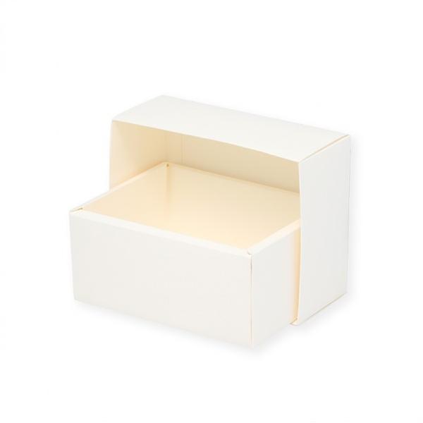 ■商品説明 表面のストライプエンボスが柔らかく上品な風合い。   高さ部分に厚みを持たせた額縁タイプです。   組立式（かぶせふた） 10枚入り ■材質 特殊板紙 ■サイズ 内寸法:105×144×高70mm ■規格 SO-001 ■柄 無...