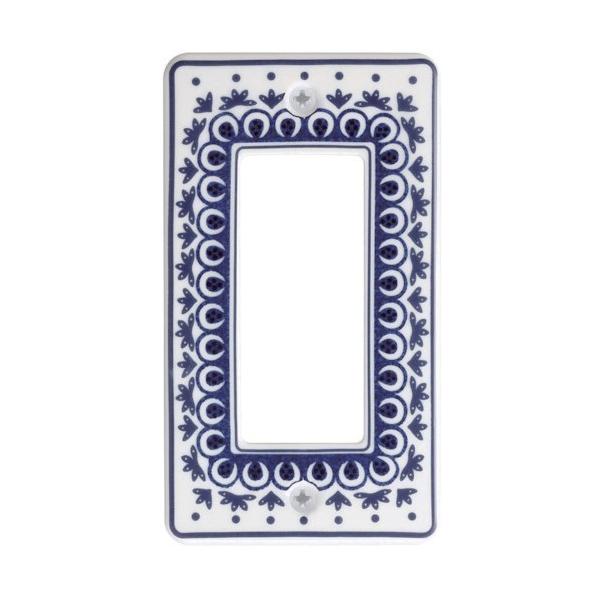 ■特徴 人気のポーランド食器を彩る伝統柄を、美濃焼で再現しました。 中欧に咲く花々のモチーフは、どこかなつかしい魅力に満ちています。 お使いのコンセントやスイッチのカバーとの交換はどなたでも簡単にできます。(取付説明書付き) 豊富なラインナ...