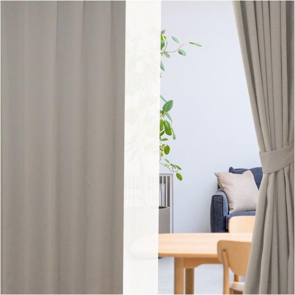 ●光を99％以上遮る遮光機能 形状記憶加工でヒダの美しさを長期間保ち、裾の広がりを抑えてくれます。   ●太陽光がブライト糸(光沢感のある糸)に当たって鏡のように反射する為、明るい屋外からは暗い室内は見えにくくなります。   ●窓からの冷気...