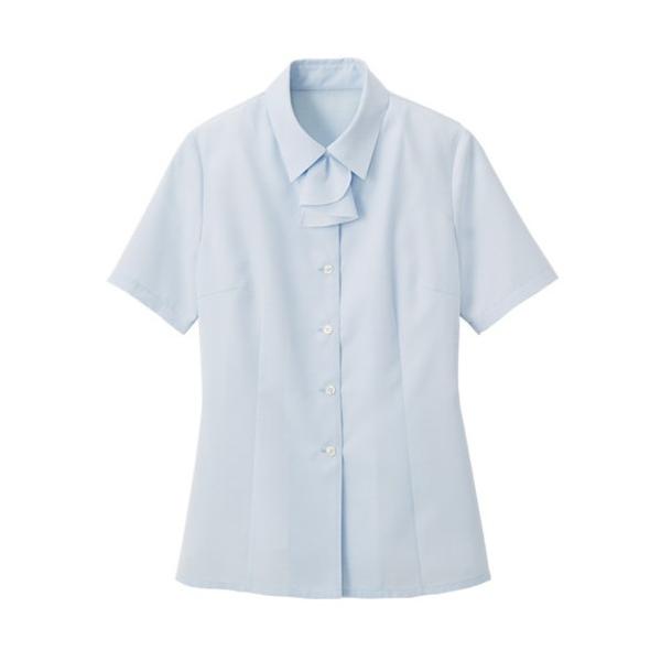 ■特徴 白×カラーの交織により、上品でやさしい色味に仕上げたレディース半袖ブラウスです。 キレイめな綾目の光沢感が、女性らしさを引き立てるツイル素材を使用。 取り外し可能な共布リボン付きで、シーンに合わせた着こなしが可能です。 台衿付きのシ...