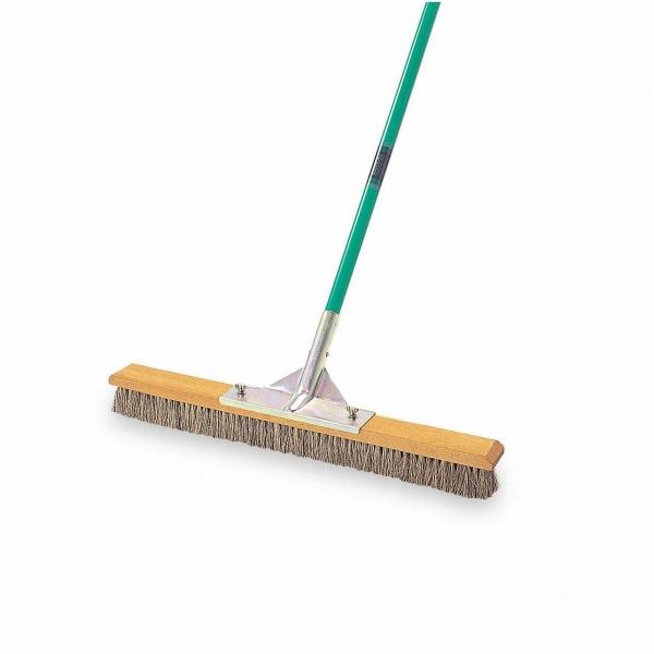 ■特徴 広い工場内を効率よく清掃できます。  ■用途 床清掃用大型ブラシ  ■材質 甲：天然木・スチールにユニクロメッキ 毛：パキン40％・塩化ビニール40％、白パーム20％ 柄：スチールパイプにポリエチレン接着被膜  ■注意点 スペアは販...