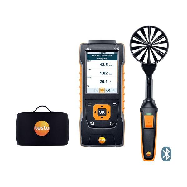 ■特徴 testo 440 本体と熱線式風速プローブのセットで、風速、温度を測定し、風量を演算します。 風速プローブはスタンダードな固定ケーブルタイプで、微〜低風速域で高精度の測定結果を表示します。 最長 0.85 mまで伸ばせるロッドには...