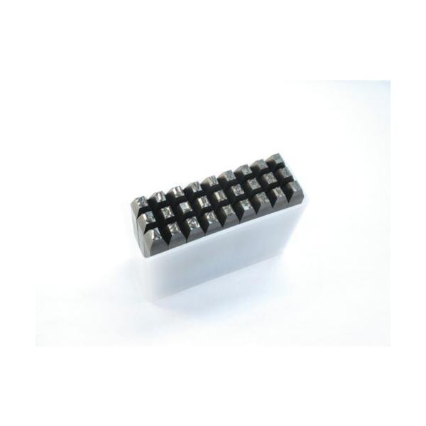 商品画像はイメージ画像です。実際とは異なる場合がございます。 ■特徴 彫りが深く、シャンクも太いため美しい文字が刻印され、非常に長持ちする刻印です。 先端は丁寧に研磨されており、正確に刻印できます。  ■材質 炭素鋼（S45C）先端焼入 ●...