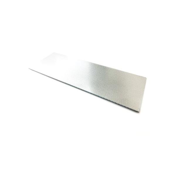 ●貼って使える砥石です。 ●台の形状と合わせてください。 ●サイズ:37.5×105×1.0mm ●粒度:極細目 ●砥粒サイズ:#1200 ●形状:平型   【入数】 1点 ATM14F12C