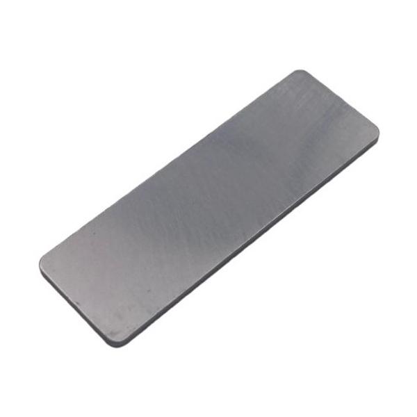 ■特徴 1mm厚の角プレートに強力な両面テープを貼り合わせた製品です。 着磁が必要な箇所に貼ることで、どこにでもマグネット（磁石）を取り付けることが可能です。 屋外・屋内で使用可能、高性能・高品質の両面テープを採用しています。 プレートはフ...