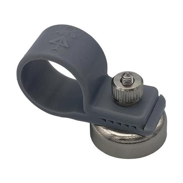 ■特徴 歯のかみ合わせでサドル径の調整をした後、ローレットナットで手締めができます。 工具レスで締め付けが可能、マグネット付きなのでビス止めが不要です。 付属の滑り止めゴムを使用することでキズ防止、また滑り落ちづらくなります。 ■用途 CD...